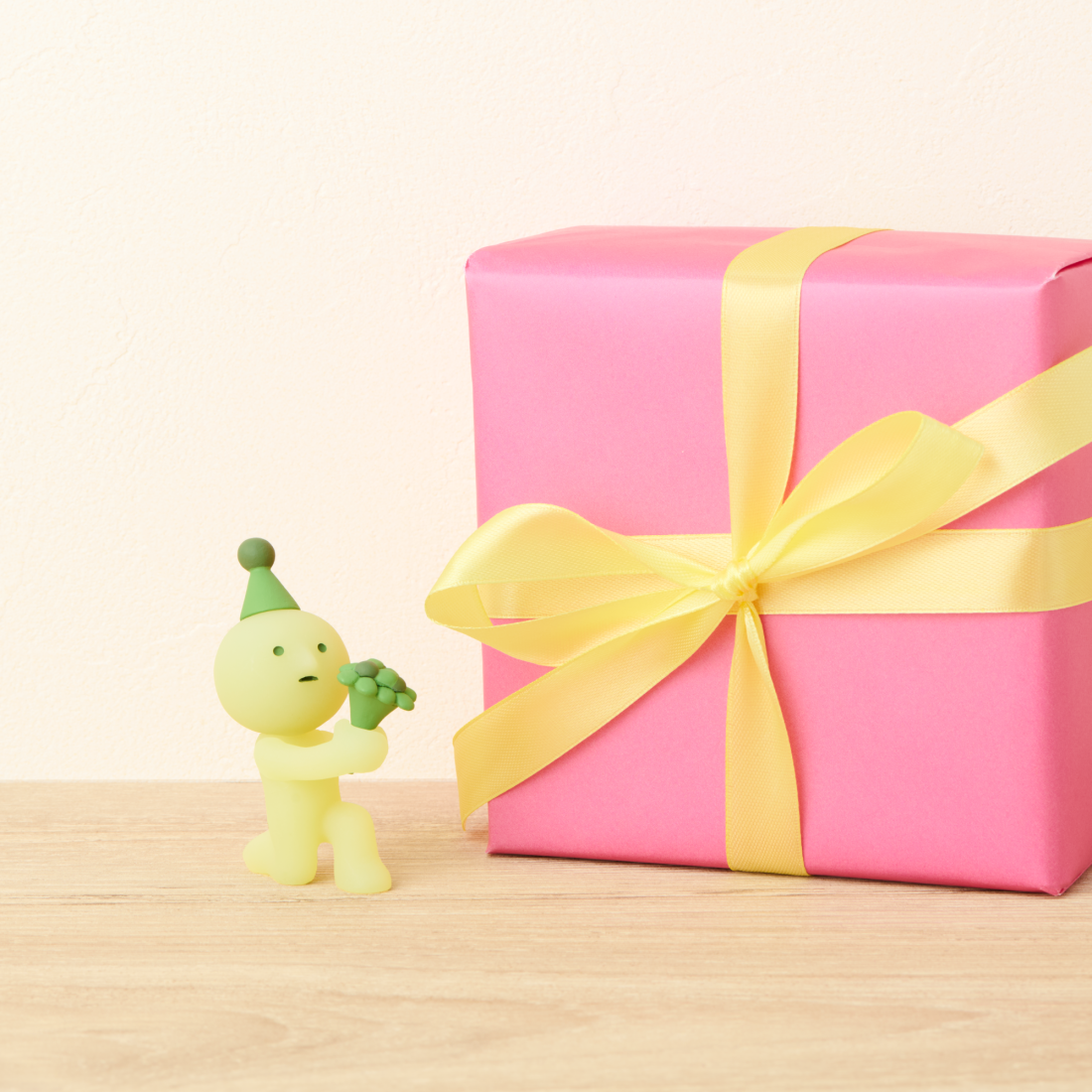 Smiski Mini Figure Blind Box - Birthday Series - Leo & Bella