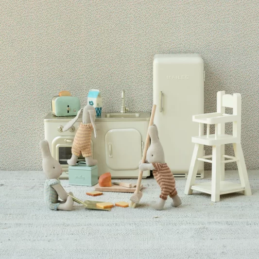 Maileg Miniature Bread Box with Utentil - Leo & Bella